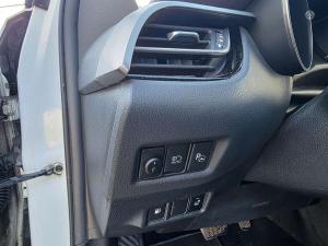 White Toyota C-HR 2019 in Kretinga, with an engine capacity of 1.80 L and mileage of 261 thousand km for 13800 €, photo 12 on AUTOMOTO.COM.LV