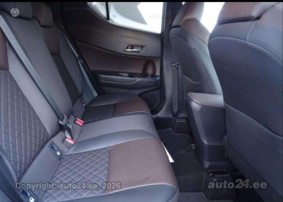 White Toyota C-HR 2019 in Kretinga, with an engine capacity of 1.80 L and mileage of 261 thousand km for 13800 €, photo 19 on AUTOMOTO.COM.LV