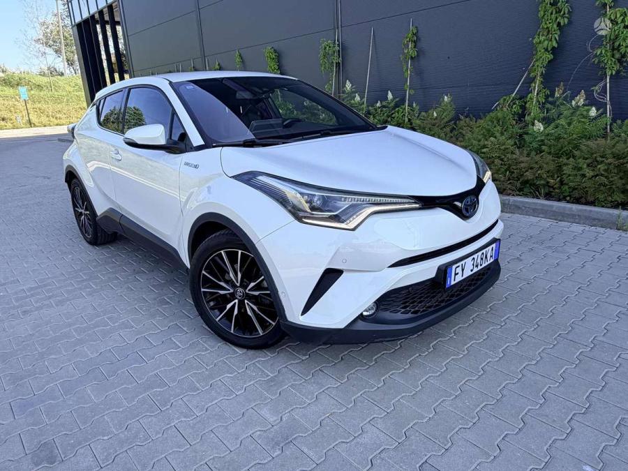 Белый Тойота C-HR 2019 в Вильнюс, объемом двигателя 1.80 л и пробегом 187 тыс. км за 16900 €, фото 1 на AUTOMOTO.COM.LV