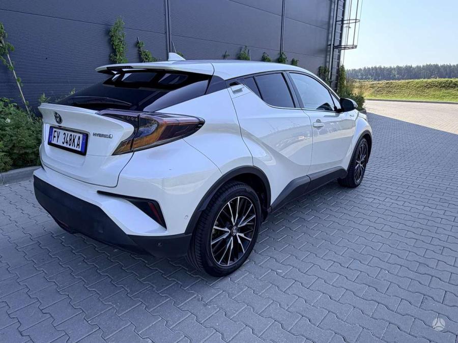 Белый Тойота C-HR 2019 в Вильнюс, объемом двигателя 1.80 л и пробегом 187 тыс. км за 16900 €, фото 4 на AUTOMOTO.COM.LV