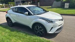 White Toyota C-HR 2019 in Kaunas, with an engine capacity of 1.99 L and mileage of 87 thousand km for 13600 €, photo  on AUTOMOTO.COM.LV