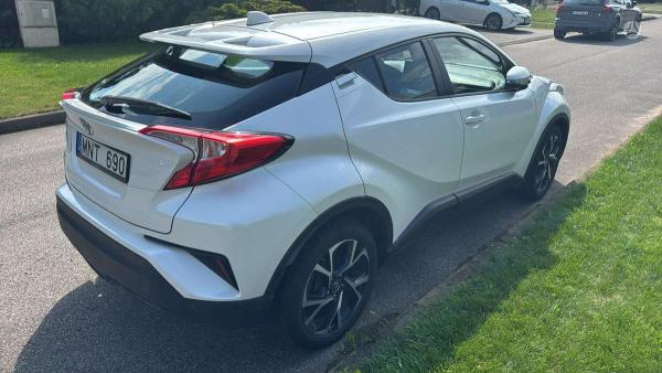 Белый Тойота C-HR 2019 в Каунас, объемом двигателя 1.99 л и пробегом 87 тыс. км за 13600 €, фото 2 на AUTOMOTO.COM.LV