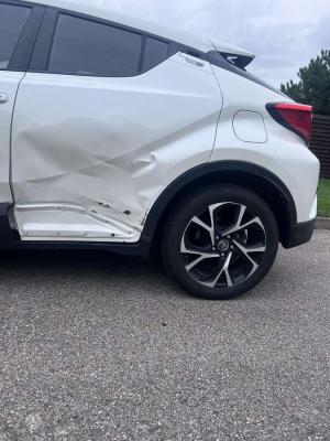 White Toyota C-HR 2019 in Kaunas, with an engine capacity of 1.99 L and mileage of 87 thousand km for 13600 €, photo 12 on AUTOMOTO.COM.LV