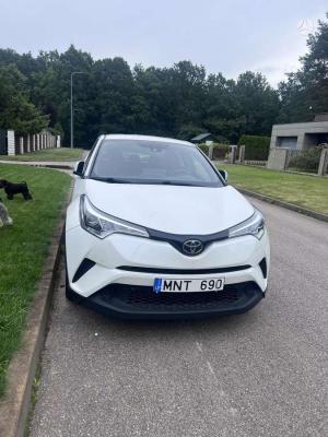 White Toyota C-HR 2019 in Kaunas, with an engine capacity of 1.99 L and mileage of 87 thousand km for 13600 €, photo 13 on AUTOMOTO.COM.LV