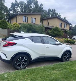 White Toyota C-HR 2019 in Kaunas, with an engine capacity of 1.99 L and mileage of 87 thousand km for 13600 €, photo 14 on AUTOMOTO.COM.LV