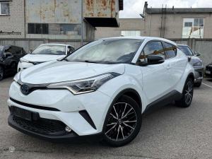 White Toyota C-HR 2019 in Vilnius, with an engine capacity of 1.80 L and mileage of 157 thousand km for 14700 €, photo  on AUTOMOTO.COM.LV