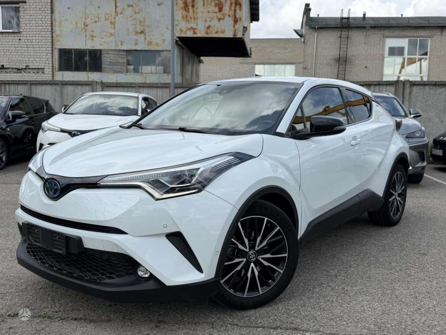 Balts Toyota C-HR 2019 Viļņa, ar dzinēja tilpumu 1.80 L un nobraukumu 157 tūkst. km par 14700 €, foto 1 vietnē AUTOMOTO.COM.LV