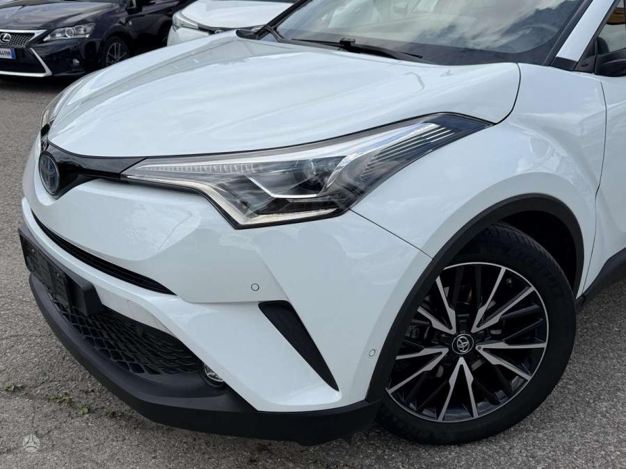 Balts Toyota C-HR 2019 Viļņa, ar dzinēja tilpumu 1.80 L un nobraukumu 157 tūkst. km par 14700 €, foto 4 vietnē AUTOMOTO.COM.LV