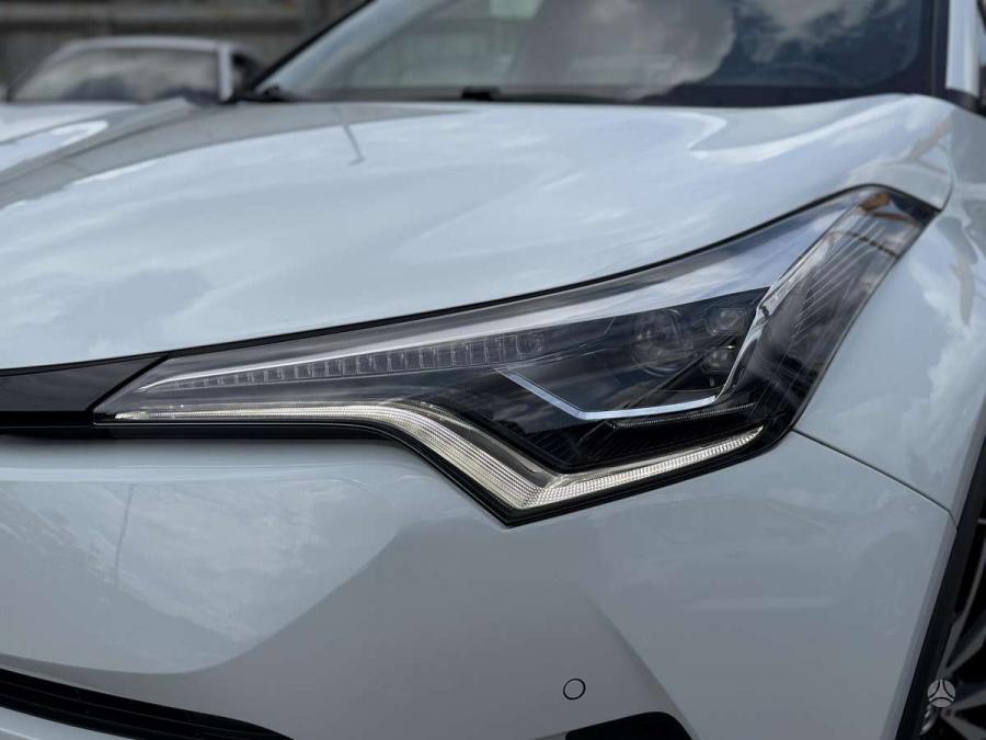 Balts Toyota C-HR 2019 Viļņa, ar dzinēja tilpumu 1.80 L un nobraukumu 157 tūkst. km par 14700 €, foto 5 vietnē AUTOMOTO.COM.LV