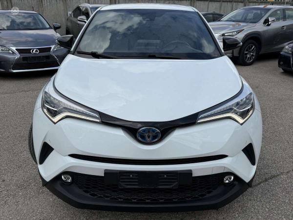 White Toyota C-HR 2019 in Vilnius, with an engine capacity of 1.80 L and mileage of 157 thousand km for 14700 €, photo 5 on AUTOMOTO.COM.LV