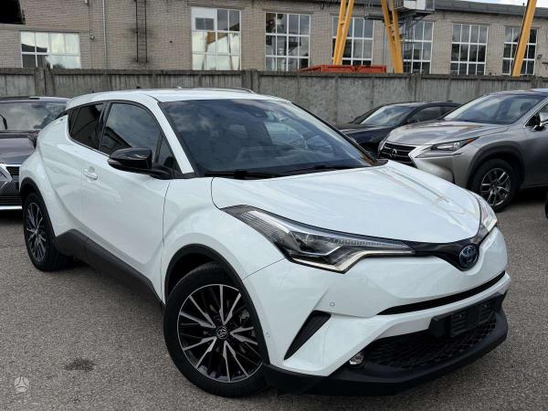 White Toyota C-HR 2019 in Vilnius, with an engine capacity of 1.80 L and mileage of 157 thousand km for 14700 €, photo 6 on AUTOMOTO.COM.LV