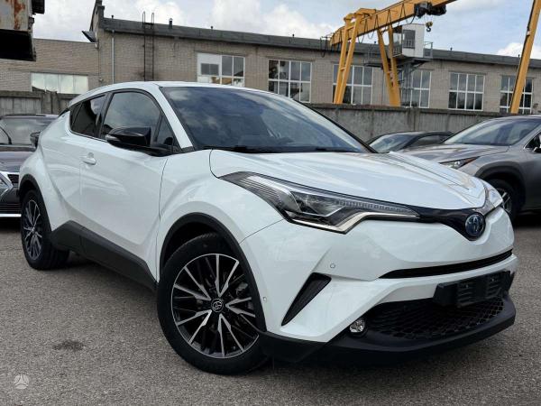 White Toyota C-HR 2019 in Vilnius, with an engine capacity of 1.80 L and mileage of 157 thousand km for 14700 €, photo 7 on AUTOMOTO.COM.LV