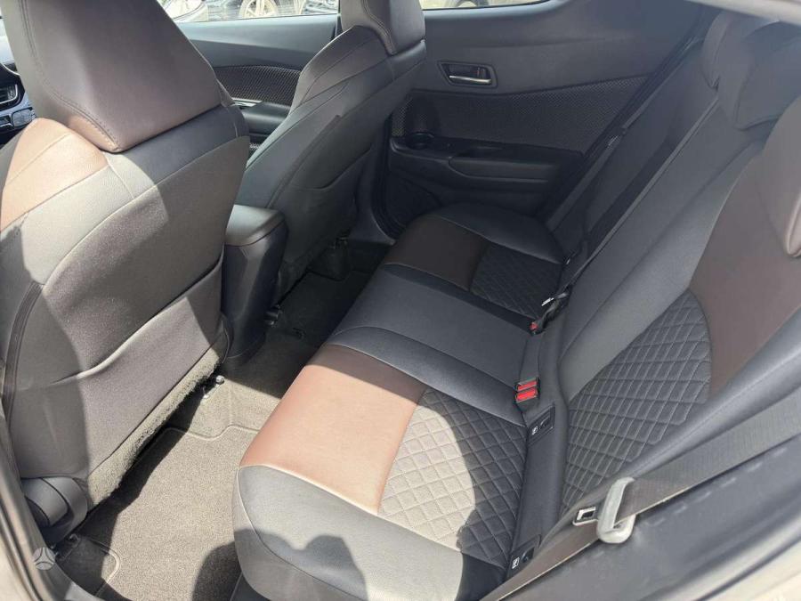 Balts Toyota C-HR 2019 Viļņa, ar dzinēja tilpumu 1.80 L un nobraukumu 157 tūkst. km par 14700 €, foto 12 vietnē AUTOMOTO.COM.LV