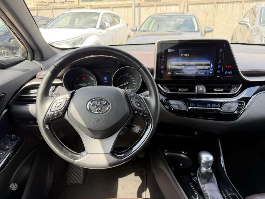 Balts Toyota C-HR 2019 Viļņa, ar dzinēja tilpumu 1.80 L un nobraukumu 157 tūkst. km par 14700 €, foto 15 vietnē AUTOMOTO.COM.LV