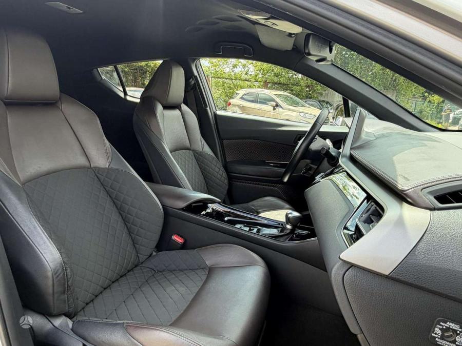 Balts Toyota C-HR 2019 Viļņa, ar dzinēja tilpumu 1.80 L un nobraukumu 157 tūkst. km par 14700 €, foto 20 vietnē AUTOMOTO.COM.LV