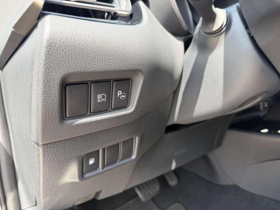 Balts Toyota C-HR 2019 Viļņa, ar dzinēja tilpumu 1.80 L un nobraukumu 157 tūkst. km par 14700 €, foto 23 vietnē AUTOMOTO.COM.LV