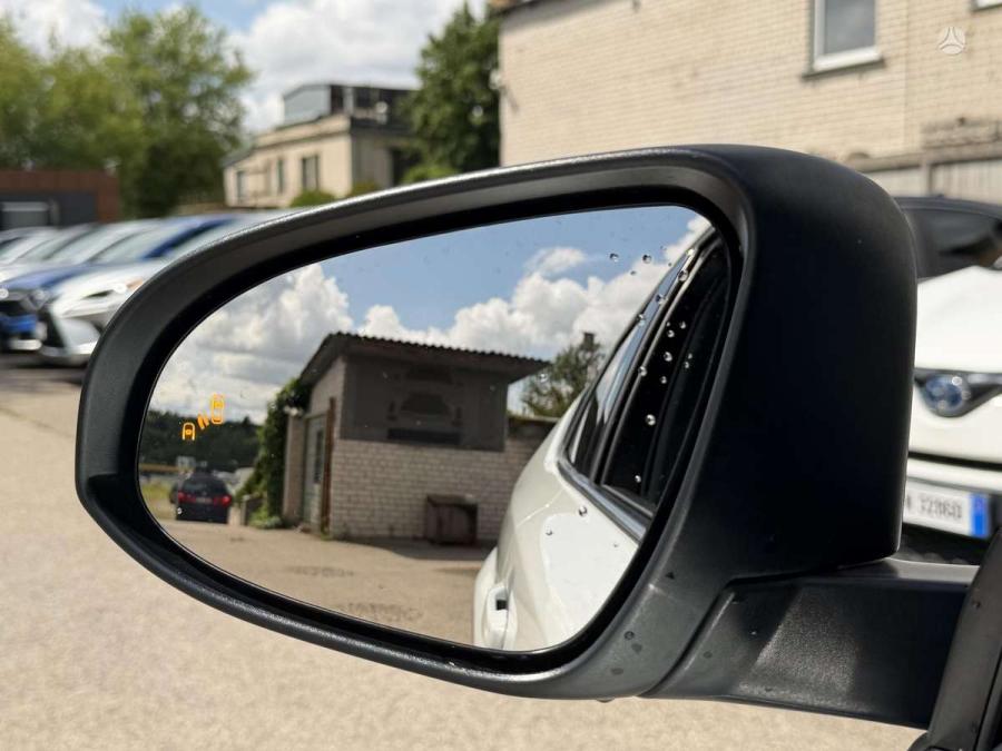 Balts Toyota C-HR 2019 Viļņa, ar dzinēja tilpumu 1.80 L un nobraukumu 157 tūkst. km par 14700 €, foto 24 vietnē AUTOMOTO.COM.LV