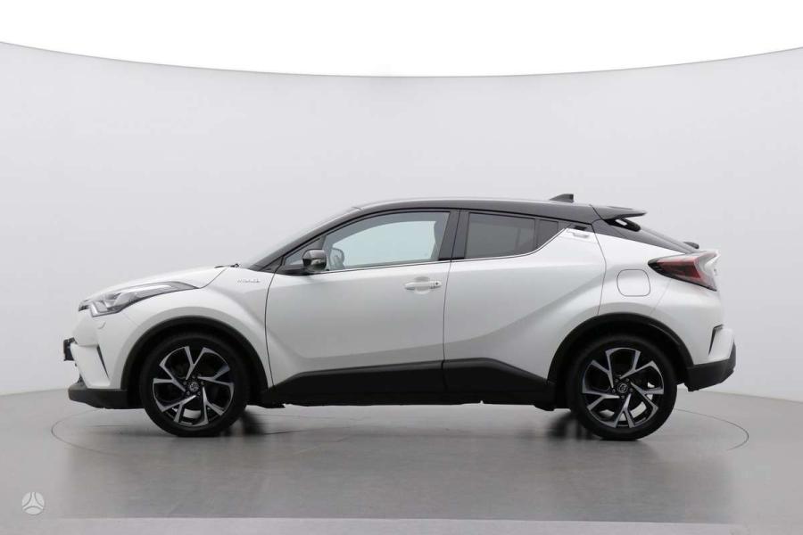 Белый Тойота C-HR 2019 в Вильнюс, объемом двигателя 1.80 л и пробегом 117 тыс. км за 21900 €, фото 5 на AUTOMOTO.COM.LV