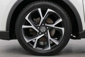 Белый Тойота C-HR 2019 в Вильнюс, объемом двигателя 1.80 л и пробегом 117 тыс. км за 21900 €, фото 17 на AUTOMOTO.COM.LV