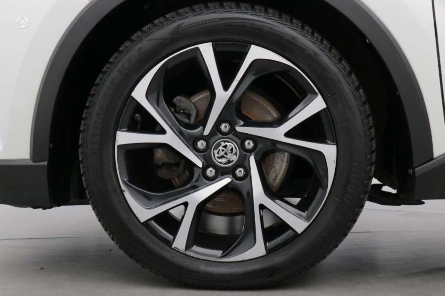 Белый Тойота C-HR 2019 в Вильнюс, объемом двигателя 1.80 л и пробегом 117 тыс. км за 21900 €, фото 17 на AUTOMOTO.COM.LV