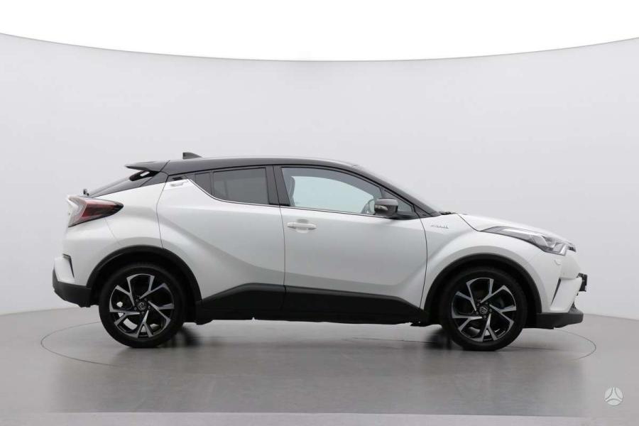 Белый Тойота C-HR 2019 в Вильнюс, объемом двигателя 1.80 л и пробегом 117 тыс. км за 21900 €, фото 18 на AUTOMOTO.COM.LV