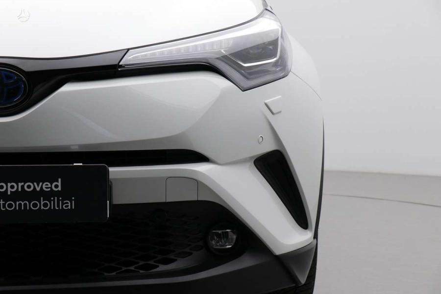 Белый Тойота C-HR 2019 в Вильнюс, объемом двигателя 1.80 л и пробегом 117 тыс. км за 21900 €, фото 21 на AUTOMOTO.COM.LV