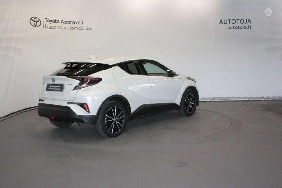 Balts Toyota C-HR 2019 Kauņa, ar dzinēja tilpumu 1.80 L un nobraukumu 151 tūkst. km par 19900 €, foto 3 vietnē AUTOMOTO.COM.LV