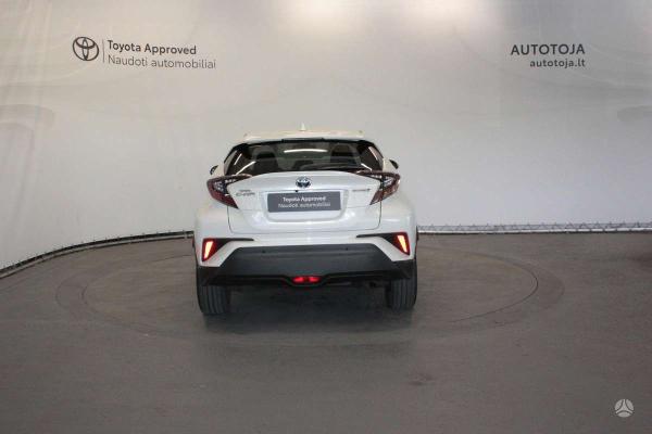 Белый Тойота C-HR 2019 в Каунас, объемом двигателя 1.80 л и пробегом 151 тыс. км за 19900 €, фото 4 на AUTOMOTO.COM.LV