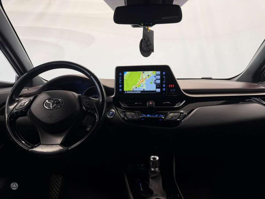 Balts Toyota C-HR 2019 Kauņa, ar dzinēja tilpumu 1.80 L un nobraukumu 151 tūkst. km par 19900 €, foto 9 vietnē AUTOMOTO.COM.LV