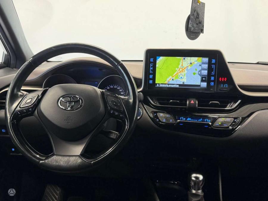 Balts Toyota C-HR 2019 Kauņa, ar dzinēja tilpumu 1.80 L un nobraukumu 151 tūkst. km par 19900 €, foto 10 vietnē AUTOMOTO.COM.LV