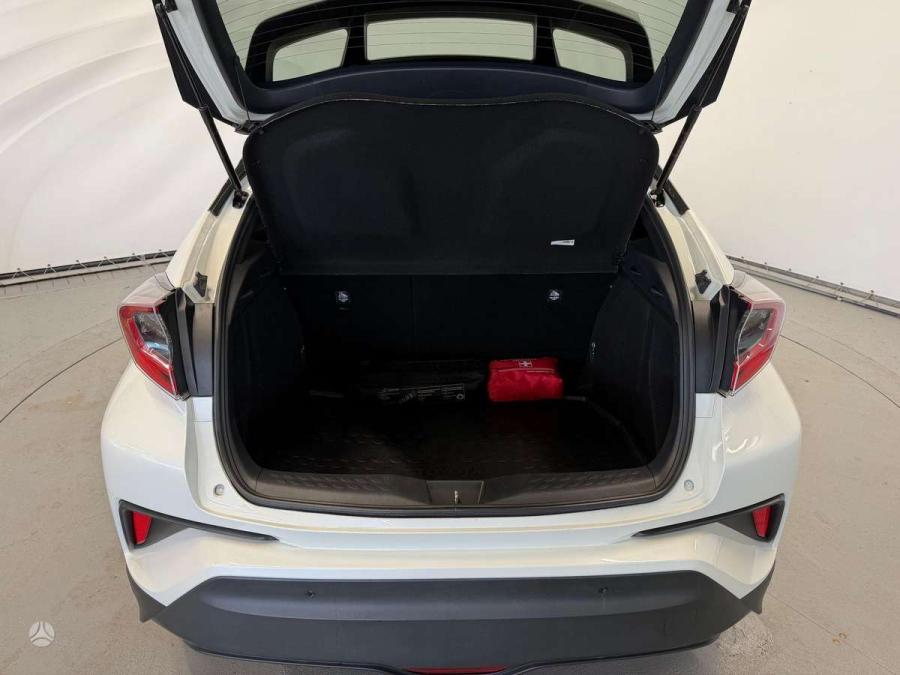 Balts Toyota C-HR 2019 Kauņa, ar dzinēja tilpumu 1.80 L un nobraukumu 151 tūkst. km par 19900 €, foto 11 vietnē AUTOMOTO.COM.LV