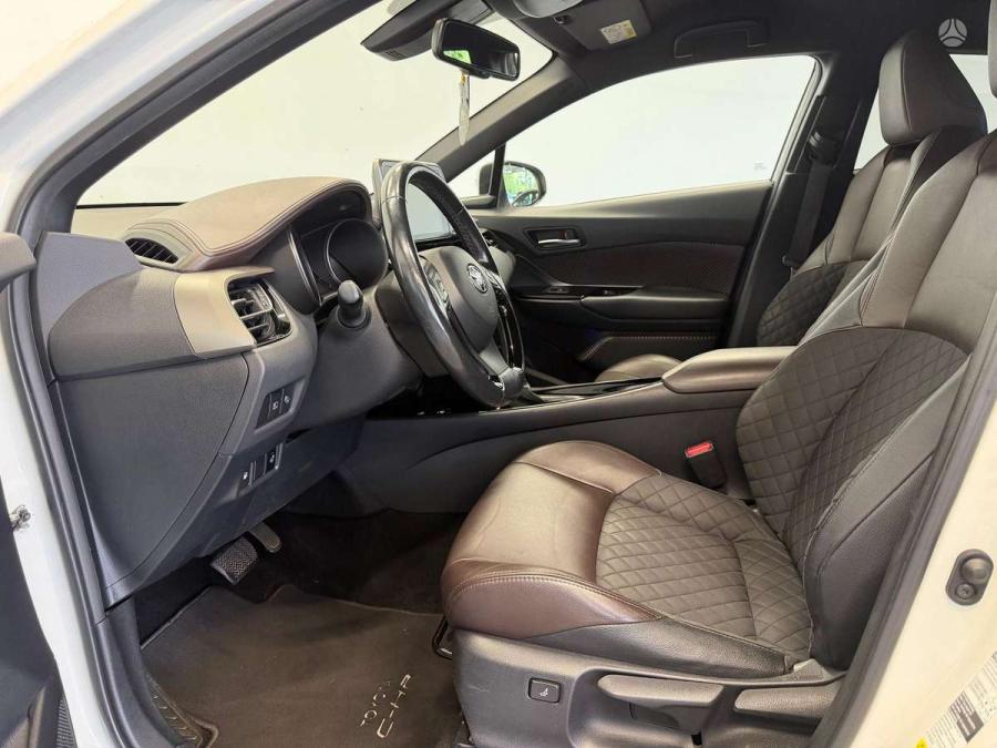 Balts Toyota C-HR 2019 Kauņa, ar dzinēja tilpumu 1.80 L un nobraukumu 151 tūkst. km par 19900 €, foto 12 vietnē AUTOMOTO.COM.LV