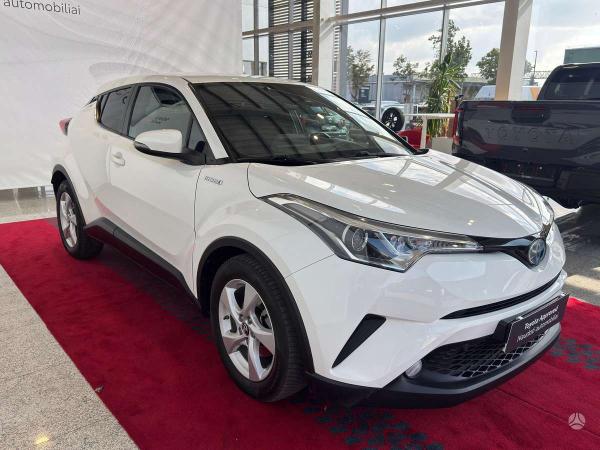 Белый Тойота C-HR 2019 в Шяуляй, объемом двигателя 1.80 л и пробегом 143 тыс. км за 17900 €, фото 3 на AUTOMOTO.COM.LV