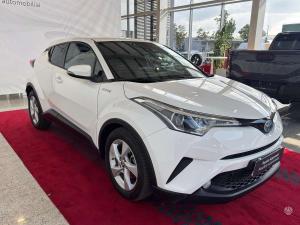 White Toyota C-HR 2019 in Siauliai, with an engine capacity of 1.80 L and mileage of 143 thousand km for 17900 €, photo 3 on AUTOMOTO.COM.LV