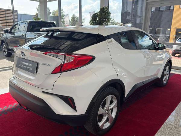 Белый Тойота C-HR 2019 в Шяуляй, объемом двигателя 1.80 л и пробегом 143 тыс. км за 17900 €, фото 6 на AUTOMOTO.COM.LV