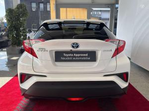 White Toyota C-HR 2019 in Siauliai, with an engine capacity of 1.80 L and mileage of 143 thousand km for 17900 €, photo 7 on AUTOMOTO.COM.LV