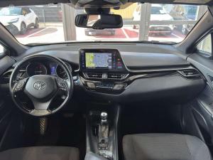 White Toyota C-HR 2019 in Siauliai, with an engine capacity of 1.80 L and mileage of 143 thousand km for 17900 €, photo 13 on AUTOMOTO.COM.LV
