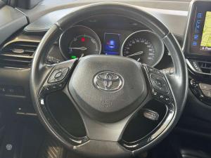 White Toyota C-HR 2019 in Siauliai, with an engine capacity of 1.80 L and mileage of 143 thousand km for 17900 €, photo 14 on AUTOMOTO.COM.LV