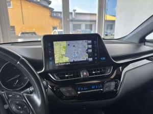 White Toyota C-HR 2019 in Siauliai, with an engine capacity of 1.80 L and mileage of 143 thousand km for 17900 €, photo 17 on AUTOMOTO.COM.LV