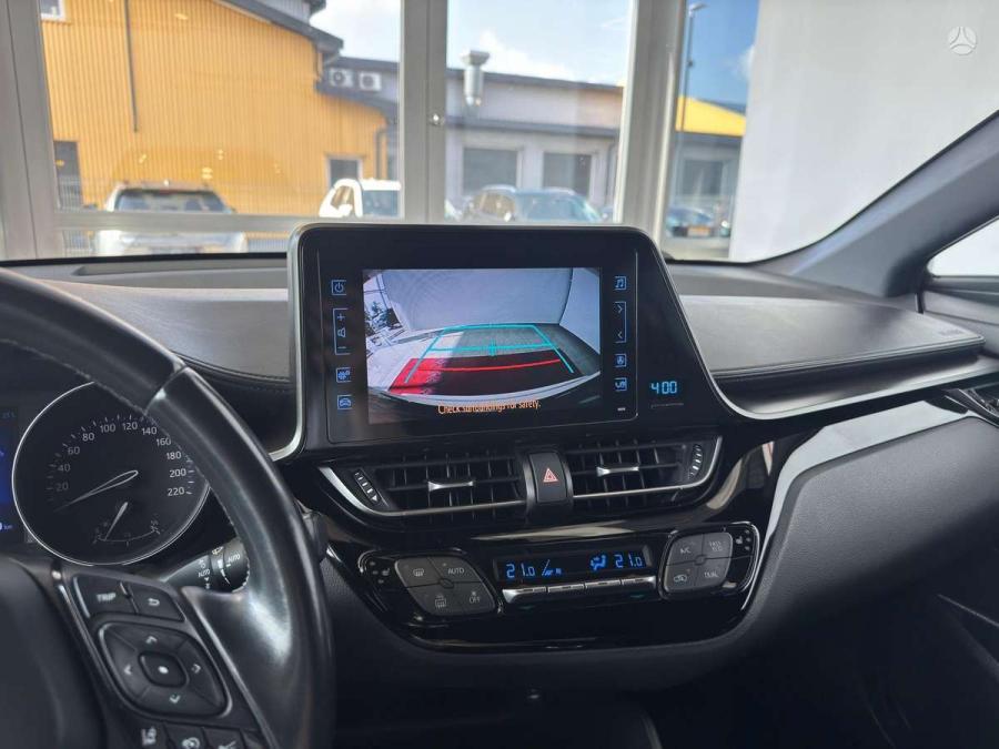 White Toyota C-HR 2019 in Siauliai, with an engine capacity of 1.80 L and mileage of 143 thousand km for 17900 €, photo 18 on AUTOMOTO.COM.LV