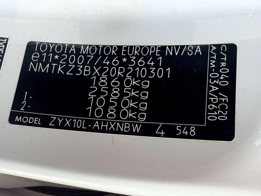 White Toyota C-HR 2019 in Siauliai, with an engine capacity of 1.80 L and mileage of 143 thousand km for 17900 €, photo 25 on AUTOMOTO.COM.LV