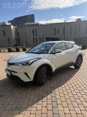 Balts Toyota C-HR 2019 Rīga, ar dzinēja tilpumu 1.80 L un nobraukumu 70 tūkst. km par 19450 €, foto  vietnē AUTOMOTO.COM.LV