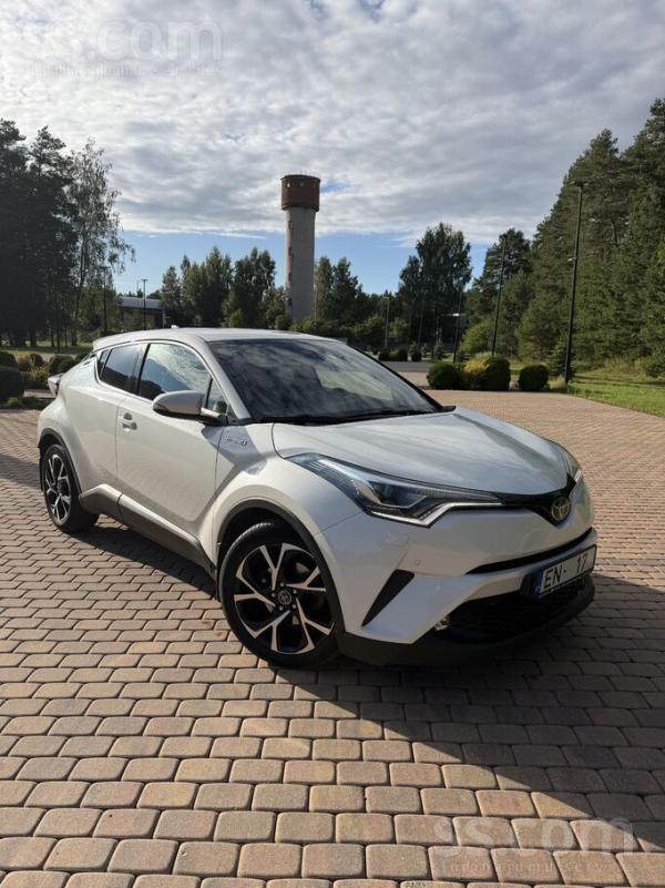 Balts Toyota C-HR 2019 Rīga, ar dzinēja tilpumu 1.80 L un nobraukumu 70 tūkst. km par 19450 €, foto 3 vietnē AUTOMOTO.COM.LV