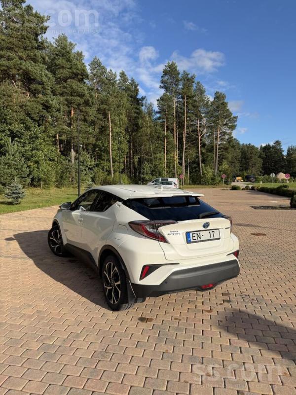 Balts Toyota C-HR 2019 Rīga, ar dzinēja tilpumu 1.80 L un nobraukumu 70 tūkst. km par 19450 €, foto 4 vietnē AUTOMOTO.COM.LV