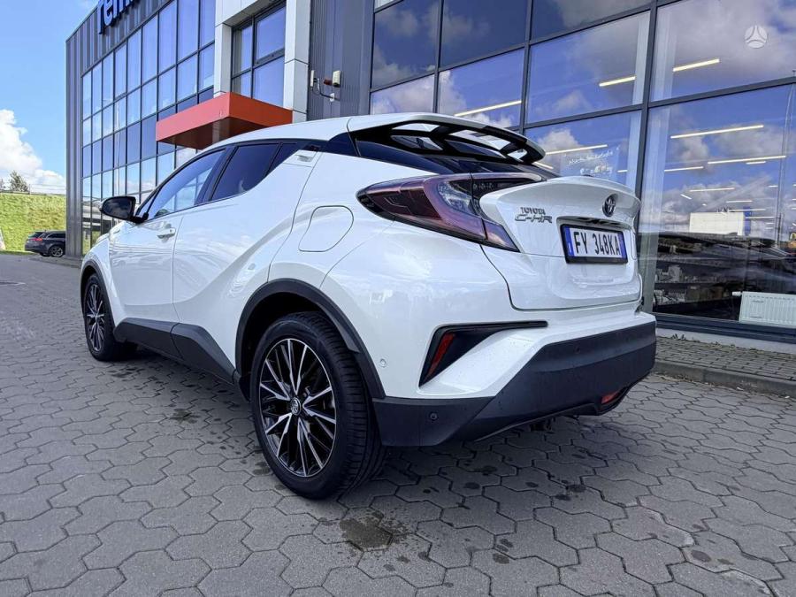 Белый Тойота C-HR 2019 в Вильнюс, объемом двигателя 1.80 л и пробегом 187 тыс. км за 16300 €, фото 5 на AUTOMOTO.COM.LV