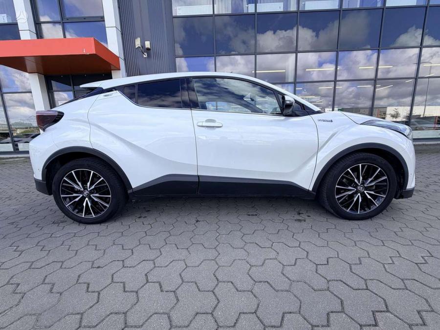 Белый Тойота C-HR 2019 в Вильнюс, объемом двигателя 1.80 л и пробегом 187 тыс. км за 16300 €, фото 7 на AUTOMOTO.COM.LV