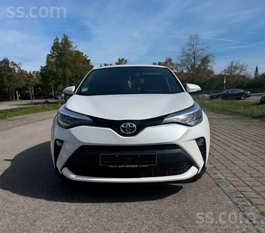 Белый Тойота C-HR 2019 в Лиепая, объемом двигателя 1.20 л и пробегом 106 тыс. км за 16500 €, фото 1 на AUTOMOTO.COM.LV