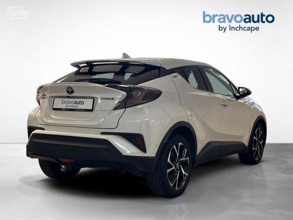 White Toyota C-HR 2019 in Vilnius, with an engine capacity of 1.80 L and mileage of 96 thousand km for 17500 €, photo 6 on AUTOMOTO.COM.LV