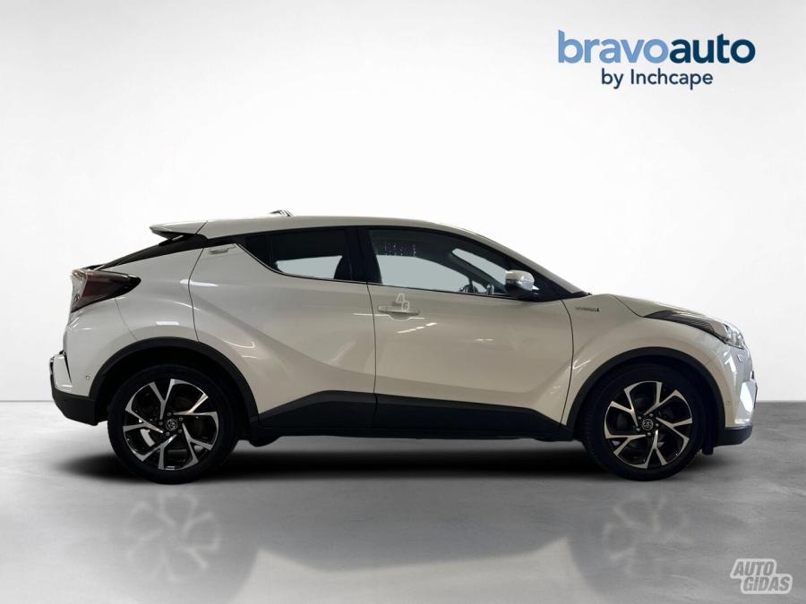 Белый Тойота C-HR 2019 в Вильнюс, объемом двигателя 1.80 л и пробегом 96 тыс. км за 17500 €, фото 7 на AUTOMOTO.COM.LV