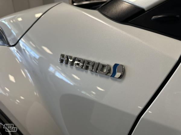 White Toyota C-HR 2019 in Vilnius, with an engine capacity of 1.80 L and mileage of 96 thousand km for 17500 €, photo 11 on AUTOMOTO.COM.LV